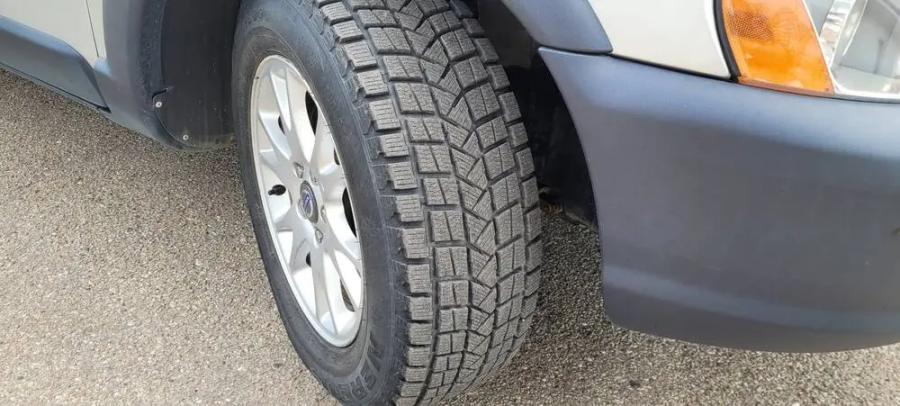 Pelēks Volvo XC70 2005 Rīga, ar dzinēja tilpumu 2.40 L un nobraukumu 353 tūkst. km par 3990 €, foto 7 vietnē AUTOMOTO.COM.LV