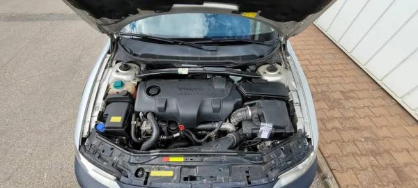 Grey Volvo XC70 2005 in Riga, with an engine capacity of 2.40 L and mileage of 353 thousand km for 3990 €, photo 8 on AUTOMOTO.COM.LV
