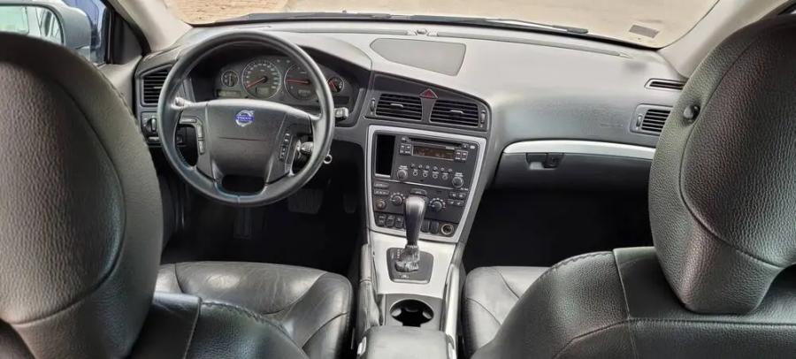 Pelēks Volvo XC70 2005 Rīga, ar dzinēja tilpumu 2.40 L un nobraukumu 353 tūkst. km par 3990 €, foto 12 vietnē AUTOMOTO.COM.LV