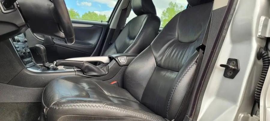 Pelēks Volvo XC70 2005 Rīga, ar dzinēja tilpumu 2.40 L un nobraukumu 353 tūkst. km par 3990 €, foto 13 vietnē AUTOMOTO.COM.LV