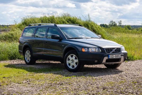 Grey Volvo XC70 2005 in Riga, with an engine capacity of 2.50 L and mileage of 260 thousand km for 5490 €, photo 1 on AUTOMOTO.COM.LV