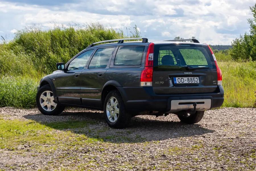 Pelēks Volvo XC70 2005 Rīga, ar dzinēja tilpumu 2.50 L un nobraukumu 260 tūkst. km par 5490 €, foto 3 vietnē AUTOMOTO.COM.LV