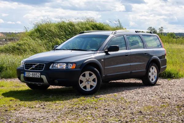 Grey Volvo XC70 2005 in Riga, with an engine capacity of 2.50 L and mileage of 260 thousand km for 5490 €, photo 3 on AUTOMOTO.COM.LV