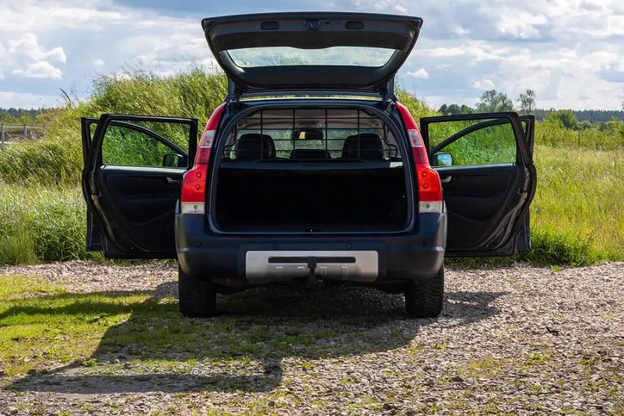 Pelēks Volvo XC70 2005 Rīga, ar dzinēja tilpumu 2.50 L un nobraukumu 260 tūkst. km par 5490 €, foto 6 vietnē AUTOMOTO.COM.LV