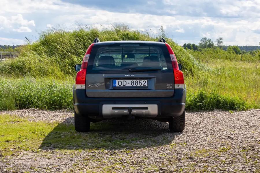 Pelēks Volvo XC70 2005 Rīga, ar dzinēja tilpumu 2.50 L un nobraukumu 260 tūkst. km par 5490 €, foto 7 vietnē AUTOMOTO.COM.LV