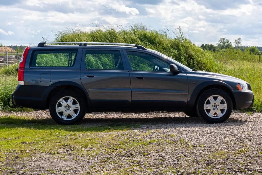 Pelēks Volvo XC70 2005 Rīga, ar dzinēja tilpumu 2.50 L un nobraukumu 260 tūkst. km par 5490 €, foto 8 vietnē AUTOMOTO.COM.LV