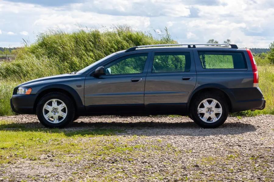 Pelēks Volvo XC70 2005 Rīga, ar dzinēja tilpumu 2.50 L un nobraukumu 260 tūkst. km par 5490 €, foto 9 vietnē AUTOMOTO.COM.LV