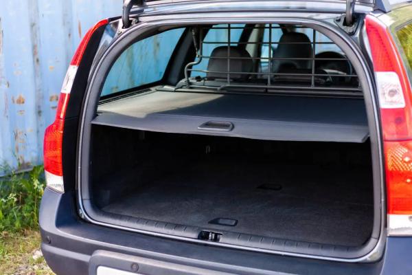 Grey Volvo XC70 2005 in Riga, with an engine capacity of 2.50 L and mileage of 260 thousand km for 5490 €, photo 9 on AUTOMOTO.COM.LV