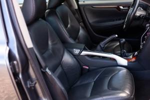 Pelēks Volvo XC70 2005 Rīga, ar dzinēja tilpumu 2.50 L un nobraukumu 260 tūkst. km par 5490 €, foto 17 vietnē AUTOMOTO.COM.LV