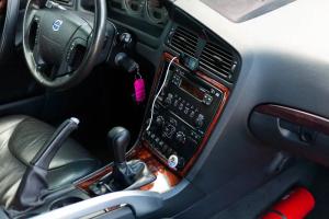 Pelēks Volvo XC70 2005 Rīga, ar dzinēja tilpumu 2.50 L un nobraukumu 260 tūkst. km par 5490 €, foto 18 vietnē AUTOMOTO.COM.LV