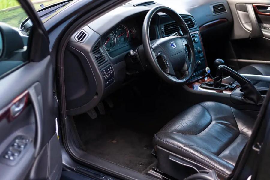 Pelēks Volvo XC70 2005 Rīga, ar dzinēja tilpumu 2.50 L un nobraukumu 260 tūkst. km par 5490 €, foto 19 vietnē AUTOMOTO.COM.LV