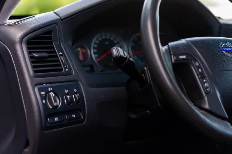 Pelēks Volvo XC70 2005 Rīga, ar dzinēja tilpumu 2.50 L un nobraukumu 260 tūkst. km par 5490 €, foto 20 vietnē AUTOMOTO.COM.LV