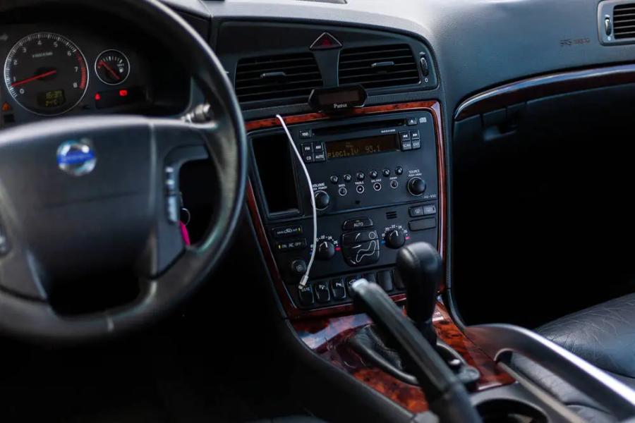 Pelēks Volvo XC70 2005 Rīga, ar dzinēja tilpumu 2.50 L un nobraukumu 260 tūkst. km par 5490 €, foto 24 vietnē AUTOMOTO.COM.LV