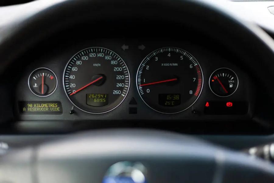 Pelēks Volvo XC70 2005 Rīga, ar dzinēja tilpumu 2.50 L un nobraukumu 260 tūkst. km par 5490 €, foto 27 vietnē AUTOMOTO.COM.LV
