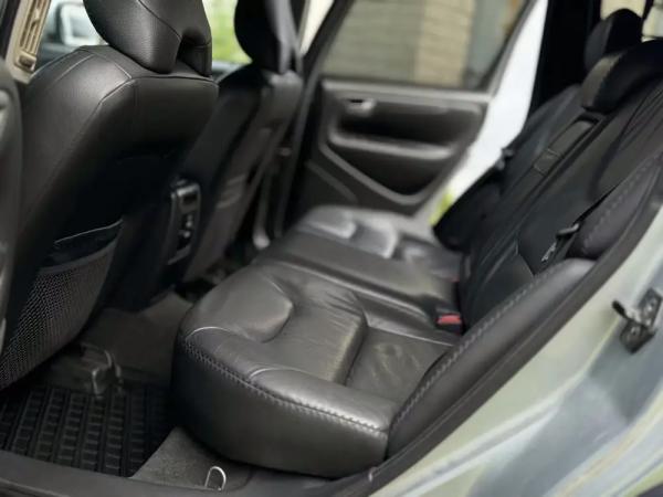 Pelēks Volvo XC70 2005 Jūrmala, ar dzinēja tilpumu 2.40 L un nobraukumu 450 tūkst. km par 3490 €, foto 7 vietnē AUTOMOTO.COM.LV