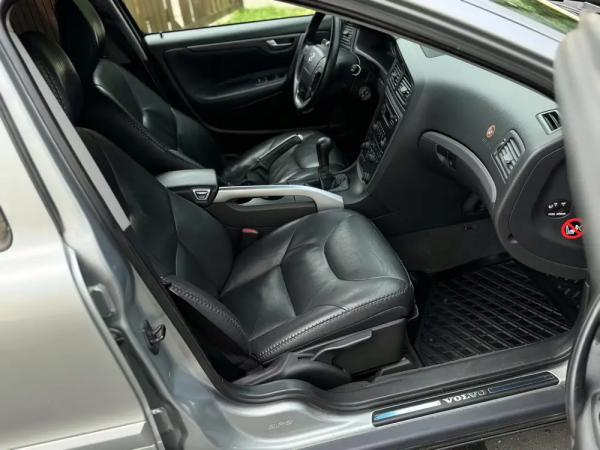 Pelēks Volvo XC70 2005 Jūrmala, ar dzinēja tilpumu 2.40 L un nobraukumu 450 tūkst. km par 3490 €, foto 9 vietnē AUTOMOTO.COM.LV