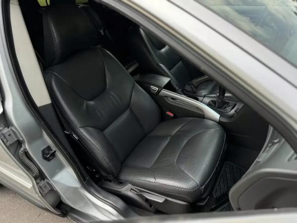 Pelēks Volvo XC70 2005 Jūrmala, ar dzinēja tilpumu 2.40 L un nobraukumu 450 tūkst. km par 3490 €, foto 10 vietnē AUTOMOTO.COM.LV