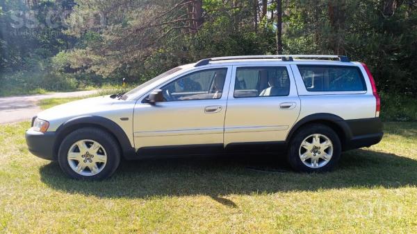 Grey Volvo XC70 2005 in Riga, with an engine capacity of 2.40 L and mileage of 283 thousand km for 3500 €, photo 4 on AUTOMOTO.COM.LV