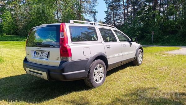 Grey Volvo XC70 2005 in Riga, with an engine capacity of 2.40 L and mileage of 283 thousand km for 3500 €, photo 5 on AUTOMOTO.COM.LV