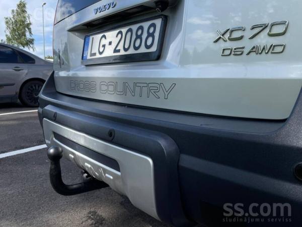 Grey Volvo XC70 2005 in Riga, with an engine capacity of 2.40 L and mileage of 445 thousand km for 3450 €, photo 5 on AUTOMOTO.COM.LV