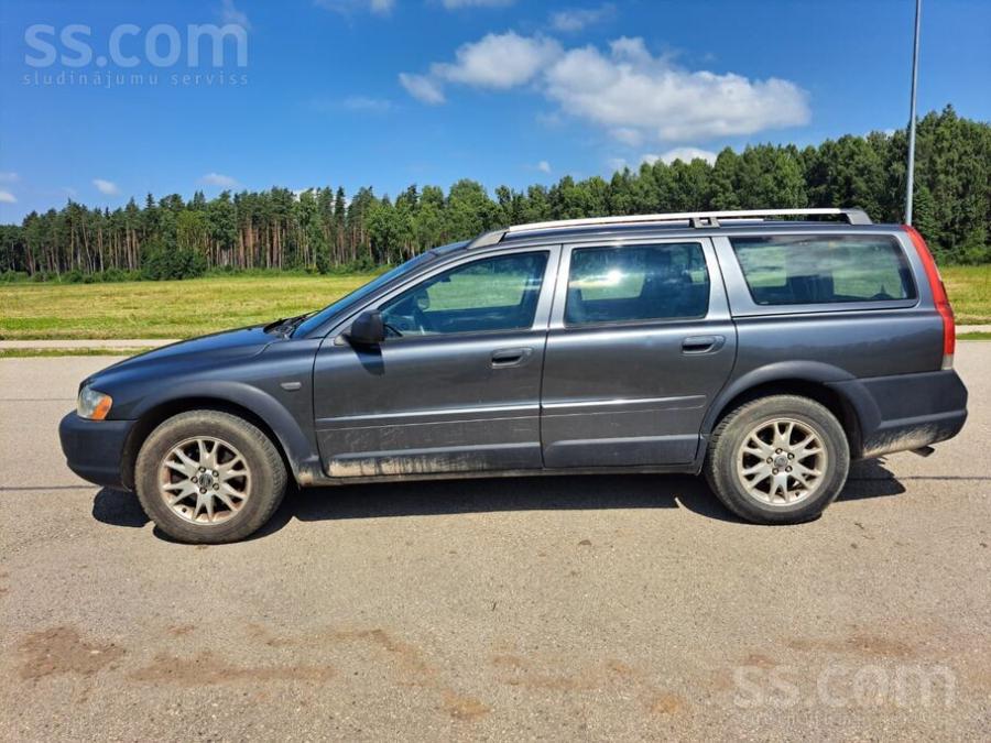 Grey Volvo XC70 2005 in Riga, with an engine capacity of 2.40 L and mileage of 306 thousand km for 2850 €, photo 3 on AUTOMOTO.COM.LV