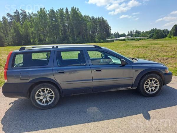 Pelēks Volvo XC70 2005 Rīga, ar dzinēja tilpumu 2.40 L un nobraukumu 306 tūkst. km par 2850 €, foto 4 vietnē AUTOMOTO.COM.LV