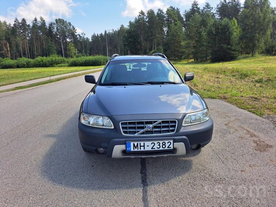 Grey Volvo XC70 2005 in Riga, with an engine capacity of 2.40 L and mileage of 306 thousand km for 2850 €, photo 8 on AUTOMOTO.COM.LV