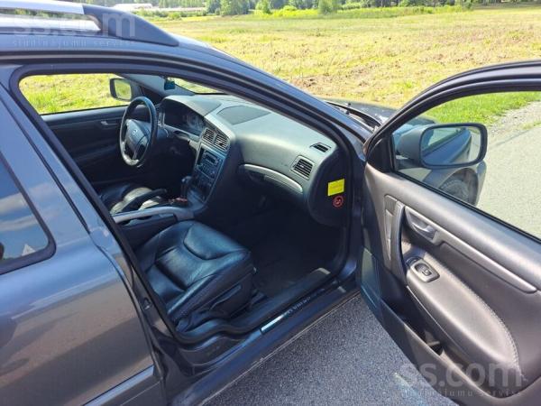 Pelēks Volvo XC70 2005 Rīga, ar dzinēja tilpumu 2.40 L un nobraukumu 306 tūkst. km par 2850 €, foto 8 vietnē AUTOMOTO.COM.LV