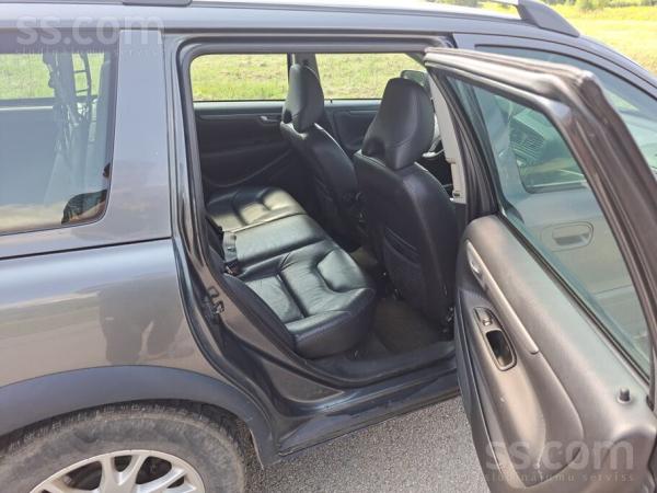 Pelēks Volvo XC70 2005 Rīga, ar dzinēja tilpumu 2.40 L un nobraukumu 306 tūkst. km par 2850 €, foto 9 vietnē AUTOMOTO.COM.LV