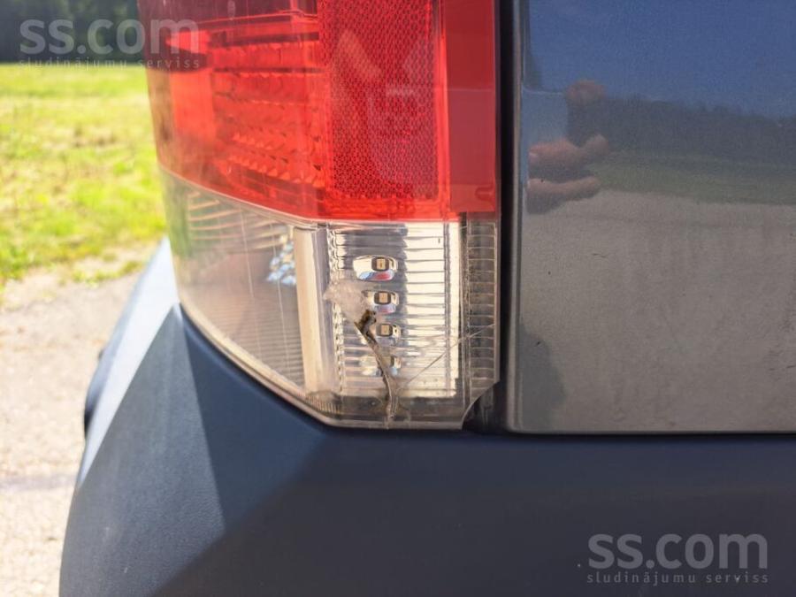 Grey Volvo XC70 2005 in Riga, with an engine capacity of 2.40 L and mileage of 306 thousand km for 2850 €, photo 12 on AUTOMOTO.COM.LV