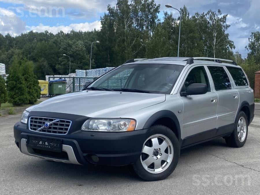 Pelēks Volvo XC70 2005 Rīga, ar dzinēja tilpumu 2.40 L un nobraukumu 349 tūkst. km par 4350 €, foto 1 vietnē AUTOMOTO.COM.LV