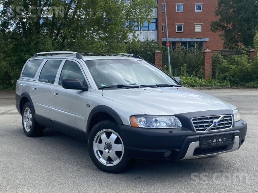Pelēks Volvo XC70 2005 Rīga, ar dzinēja tilpumu 2.40 L un nobraukumu 349 tūkst. km par 4350 €, foto 3 vietnē AUTOMOTO.COM.LV