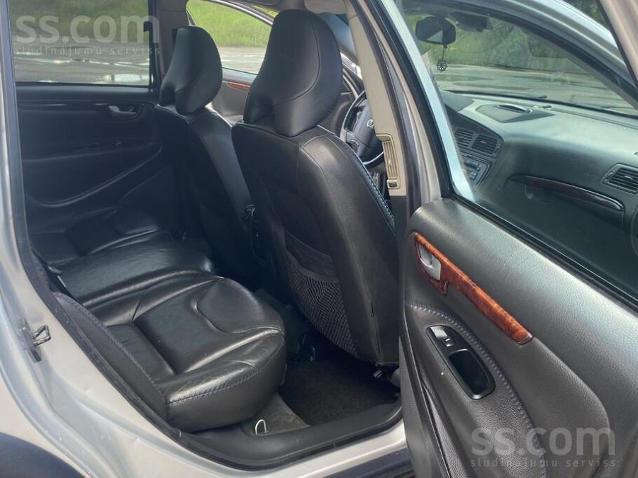 Pelēks Volvo XC70 2005 Rīga, ar dzinēja tilpumu 2.40 L un nobraukumu 349 tūkst. km par 4350 €, foto 12 vietnē AUTOMOTO.COM.LV