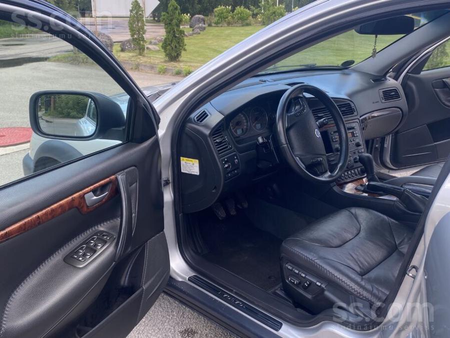 Pelēks Volvo XC70 2005 Rīga, ar dzinēja tilpumu 2.40 L un nobraukumu 349 tūkst. km par 4350 €, foto 14 vietnē AUTOMOTO.COM.LV