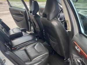 Pelēks Volvo XC70 2005 Rīga, ar dzinēja tilpumu 2.40 L un nobraukumu 349 tūkst. km par 4350 €, foto 15 vietnē AUTOMOTO.COM.LV