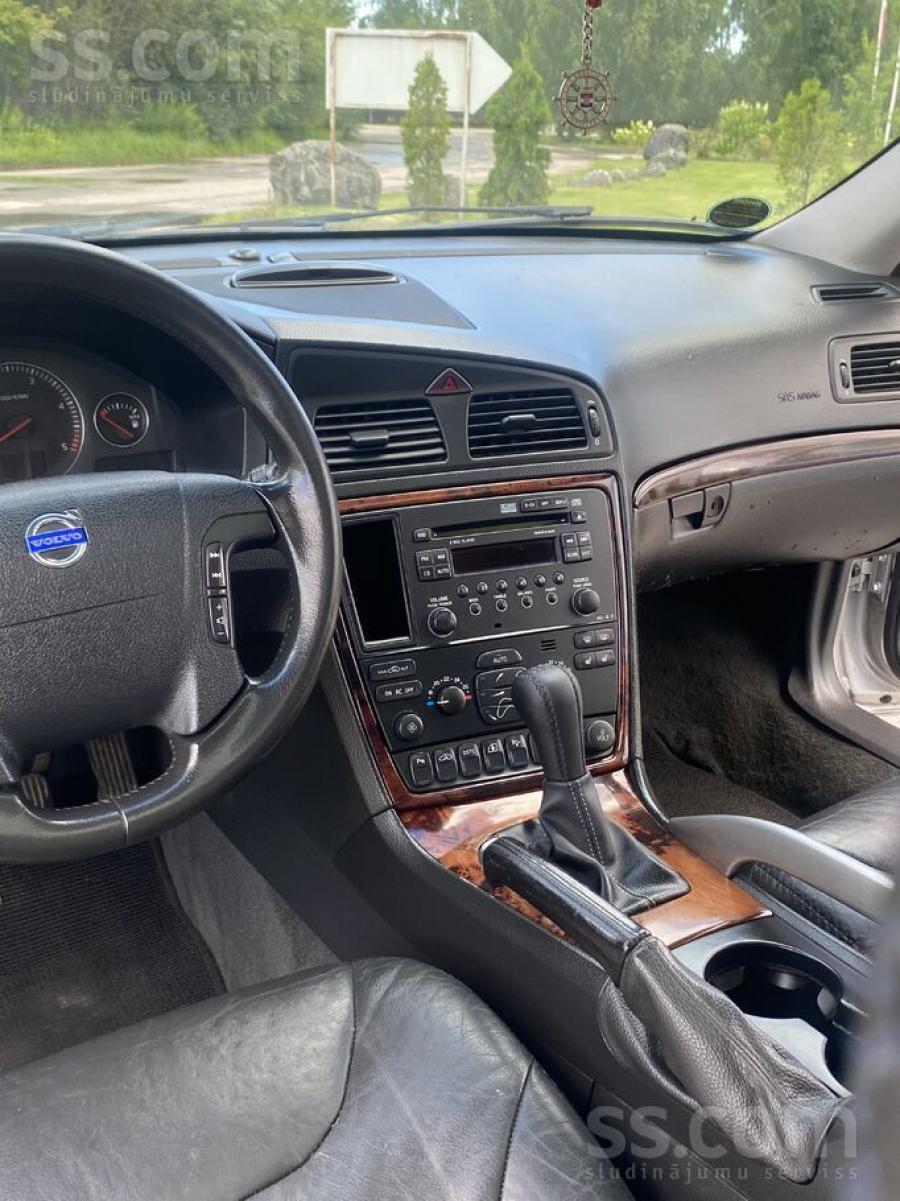 Pelēks Volvo XC70 2005 Rīga, ar dzinēja tilpumu 2.40 L un nobraukumu 349 tūkst. km par 4350 €, foto 16 vietnē AUTOMOTO.COM.LV