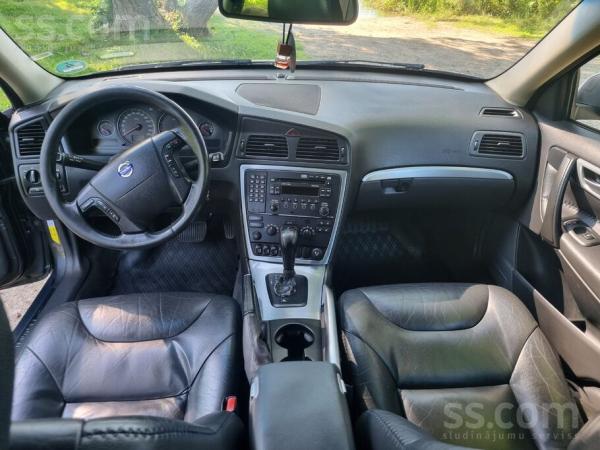 Grey Volvo XC70 2005 in Balvi, with an engine capacity of 2.40 L and mileage of 401 thousand km for 3300 €, photo 2 on AUTOMOTO.COM.LV