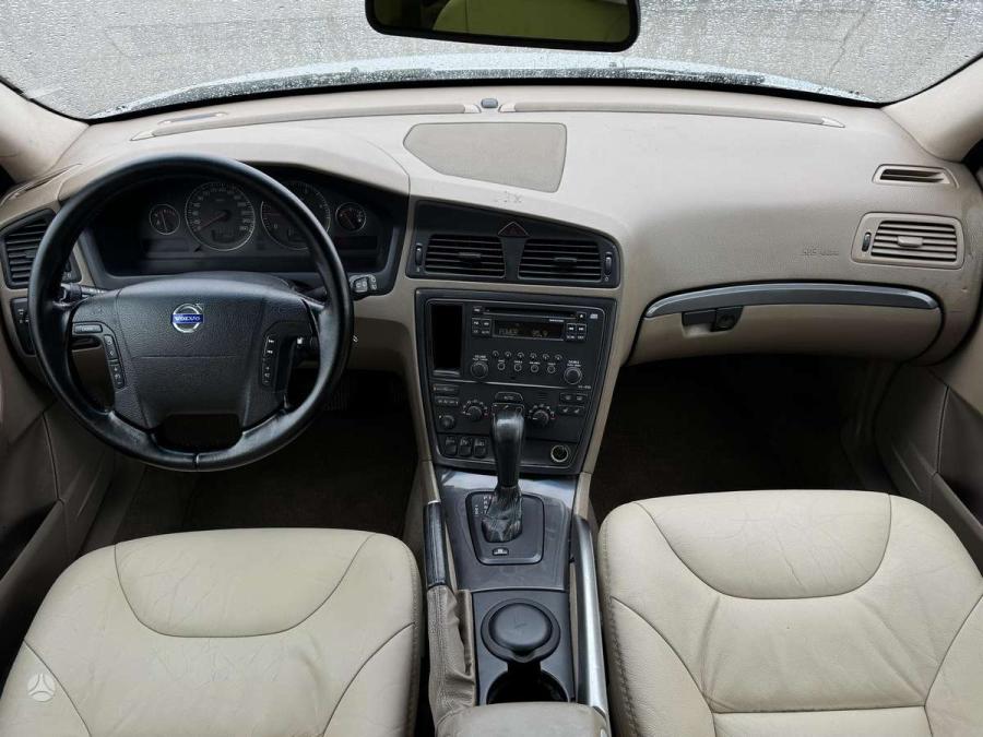 Pelēks Volvo XC70 2005 Viļņa, ar dzinēja tilpumu 2.40 L un nobraukumu 334 tūkst. km par 2990 €, foto 3 vietnē AUTOMOTO.COM.LV