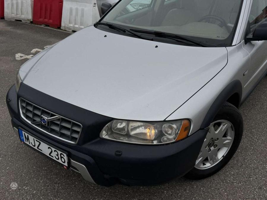 Pelēks Volvo XC70 2005 Viļņa, ar dzinēja tilpumu 2.40 L un nobraukumu 334 tūkst. km par 2990 €, foto 5 vietnē AUTOMOTO.COM.LV