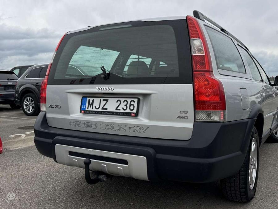 Pelēks Volvo XC70 2005 Viļņa, ar dzinēja tilpumu 2.40 L un nobraukumu 334 tūkst. km par 2990 €, foto 10 vietnē AUTOMOTO.COM.LV