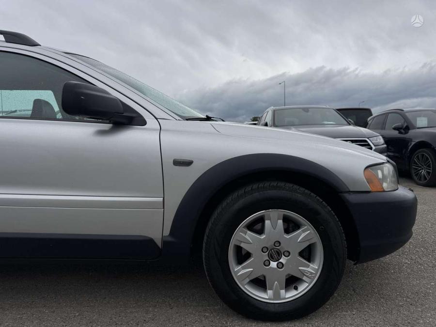 Pelēks Volvo XC70 2005 Viļņa, ar dzinēja tilpumu 2.40 L un nobraukumu 334 tūkst. km par 2990 €, foto 15 vietnē AUTOMOTO.COM.LV