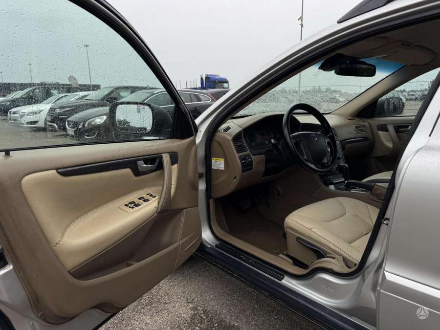 Pelēks Volvo XC70 2005 Viļņa, ar dzinēja tilpumu 2.40 L un nobraukumu 334 tūkst. km par 2990 €, foto 17 vietnē AUTOMOTO.COM.LV