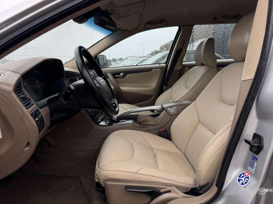Pelēks Volvo XC70 2005 Viļņa, ar dzinēja tilpumu 2.40 L un nobraukumu 334 tūkst. km par 2990 €, foto 18 vietnē AUTOMOTO.COM.LV