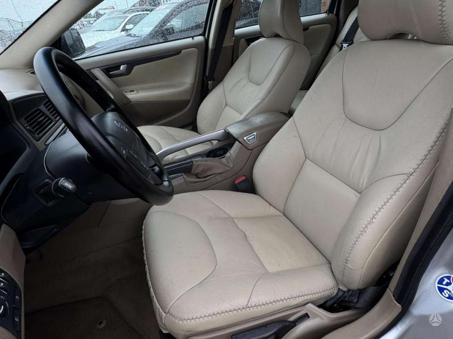 Pelēks Volvo XC70 2005 Viļņa, ar dzinēja tilpumu 2.40 L un nobraukumu 334 tūkst. km par 2990 €, foto 19 vietnē AUTOMOTO.COM.LV