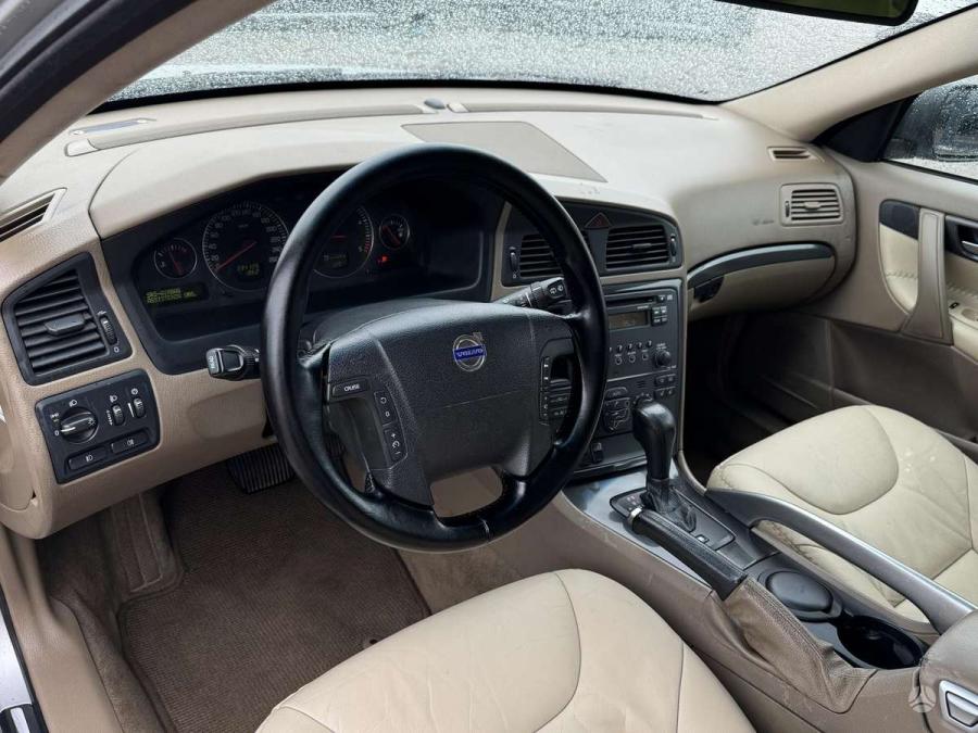 Pelēks Volvo XC70 2005 Viļņa, ar dzinēja tilpumu 2.40 L un nobraukumu 334 tūkst. km par 2990 €, foto 20 vietnē AUTOMOTO.COM.LV
