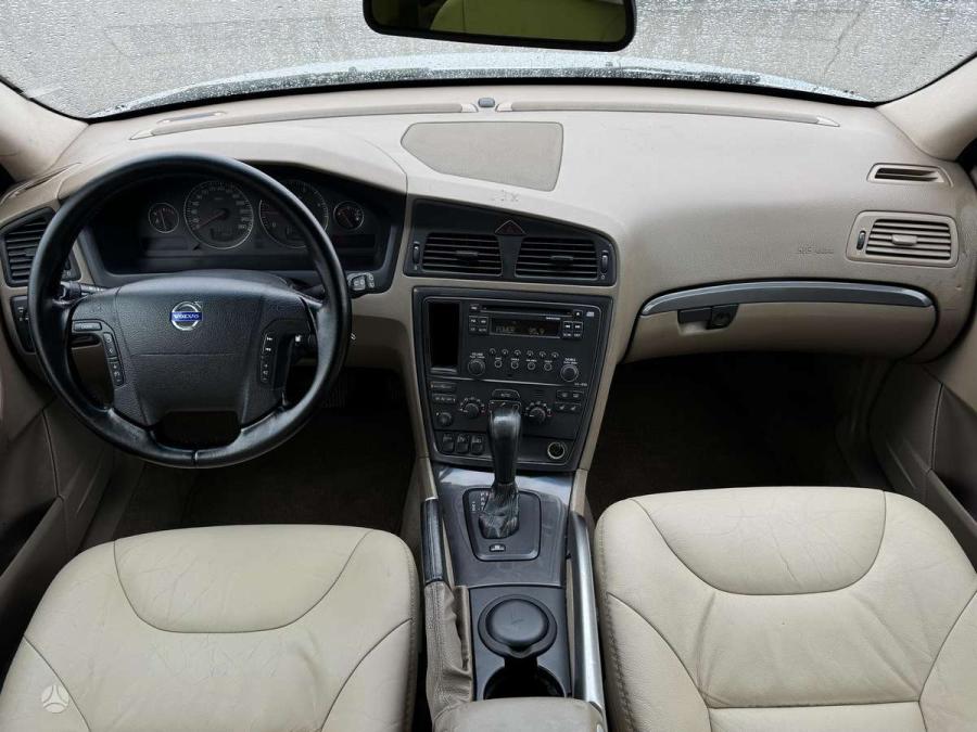 Pelēks Volvo XC70 2005 Viļņa, ar dzinēja tilpumu 2.40 L un nobraukumu 334 tūkst. km par 2990 €, foto 22 vietnē AUTOMOTO.COM.LV