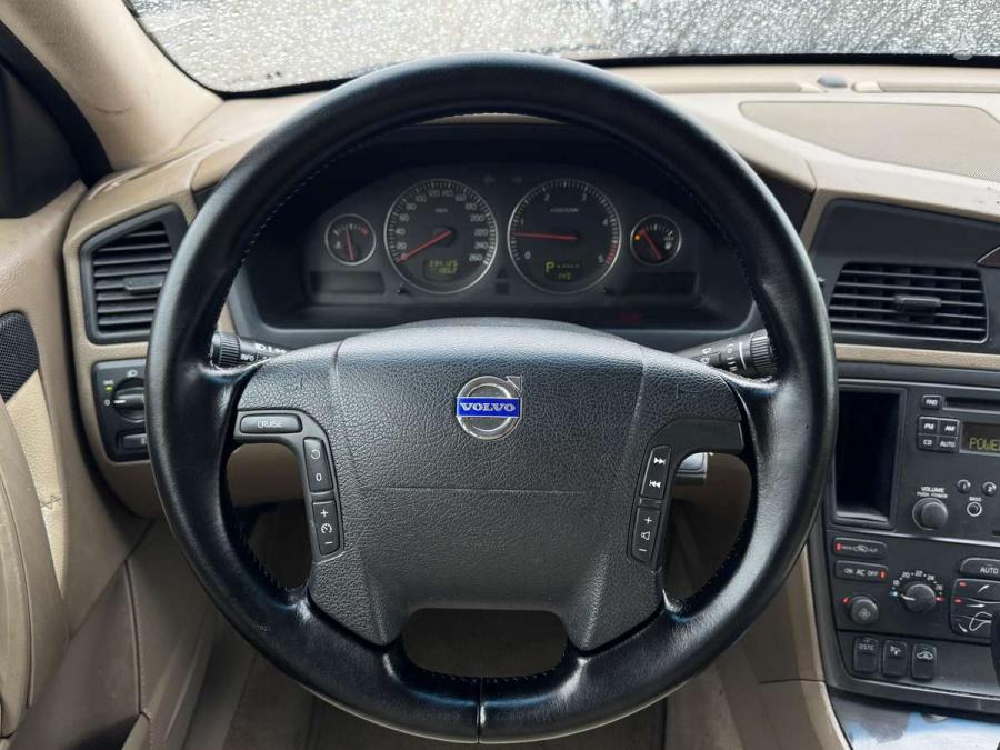 Pelēks Volvo XC70 2005 Viļņa, ar dzinēja tilpumu 2.40 L un nobraukumu 334 tūkst. km par 2990 €, foto 24 vietnē AUTOMOTO.COM.LV