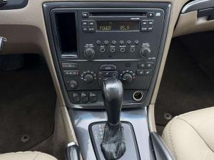 Pelēks Volvo XC70 2005 Viļņa, ar dzinēja tilpumu 2.40 L un nobraukumu 334 tūkst. km par 2990 €, foto 25 vietnē AUTOMOTO.COM.LV