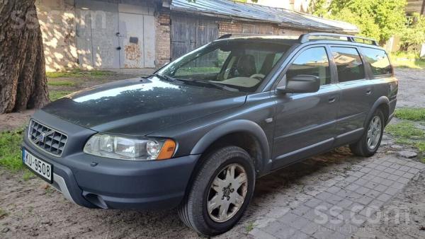 Grey Volvo XC70 2005 in Riga, with an engine capacity of 2.40 L and mileage of 435 thousand km for 3100 €, photo 2 on AUTOMOTO.COM.LV