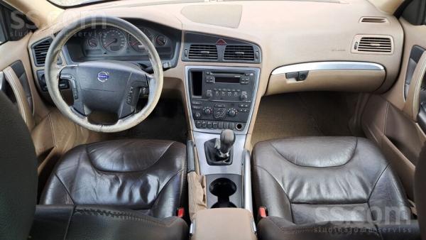 Grey Volvo XC70 2005 in Riga, with an engine capacity of 2.40 L and mileage of 435 thousand km for 3100 €, photo 7 on AUTOMOTO.COM.LV
